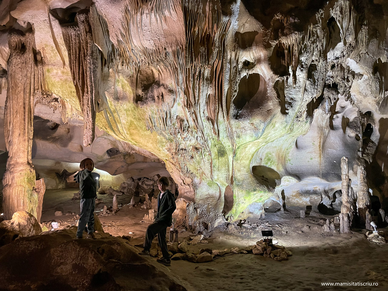 Pestera Orlova Chuka - Mami şi Tati scriu - Impreuna prin lume
